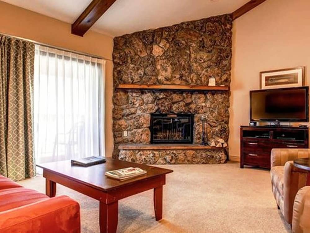 Celebrate New Year's at Falcon Point , Avon: Room Prices & Reviews ...