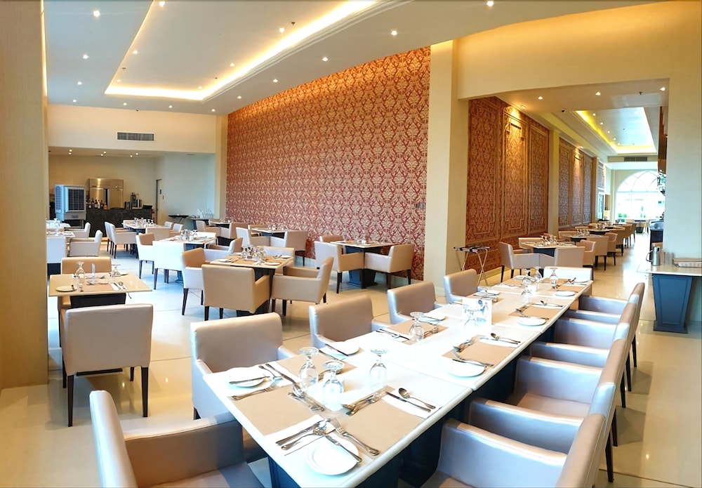 The Monarch Hotel in Calasiao | Best Rates & Deals on Orbitz