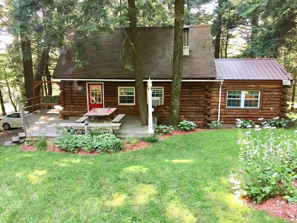 Charming Log Cabin w/ Jacuzzi Tub- 35 minutes from Cooperstown and ...