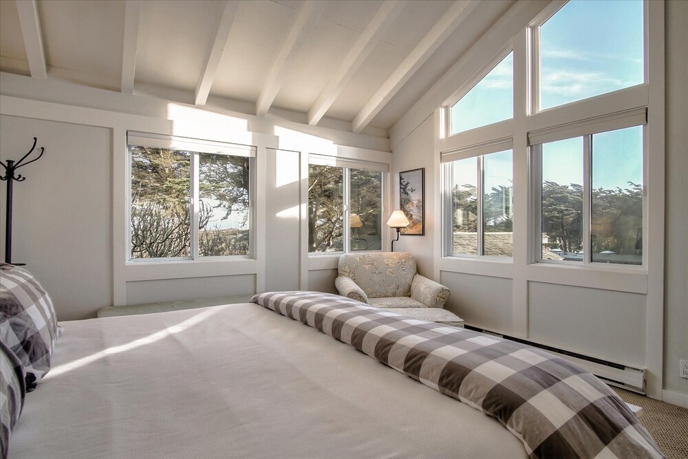 Relaxing Oceanfront Retreat w/Private Hot Tub - Castroville | Abritel