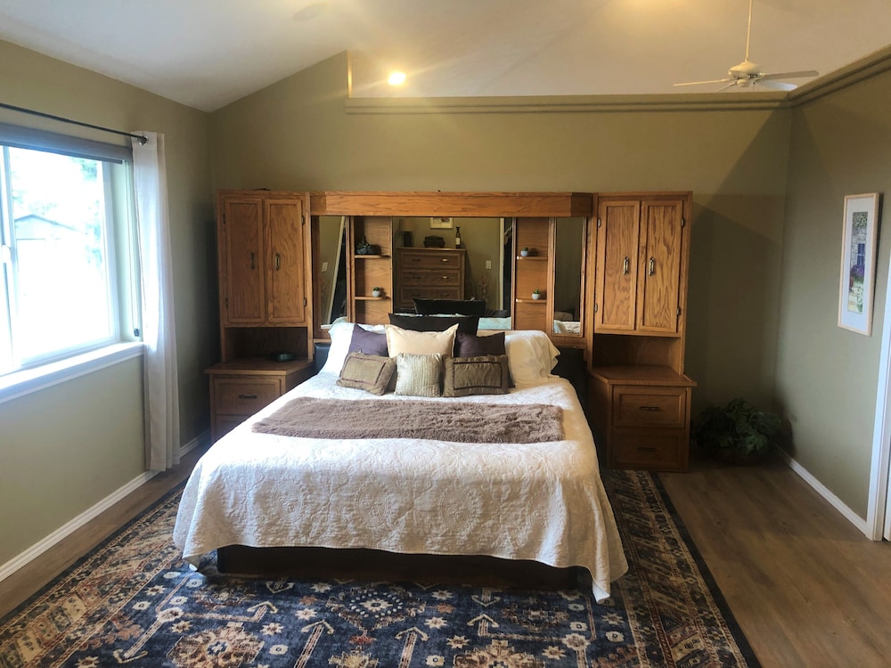 Chehalem Mountain Wine Cottage With Sweeping Views Of Wine Country ...