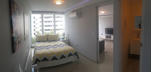 Piscina , Wifi, Estacionamiento, Cerca De La Playa - San Juan