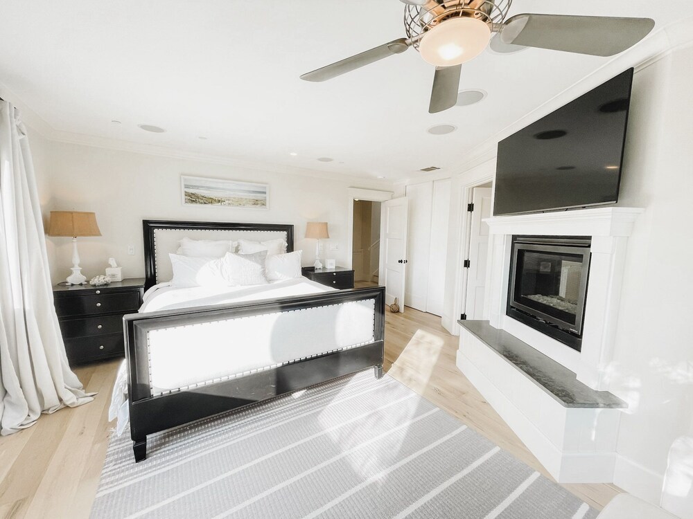 Walk to Beach! Beautiful Home with Ocean View and Jacuzzi! - San ...