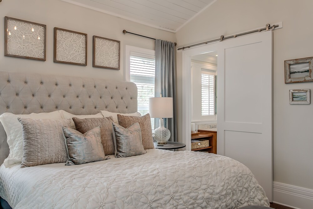 Luxury Bayfront cottage. 5 minutes to the beach! - Santa Rosa Beach | Vrbo