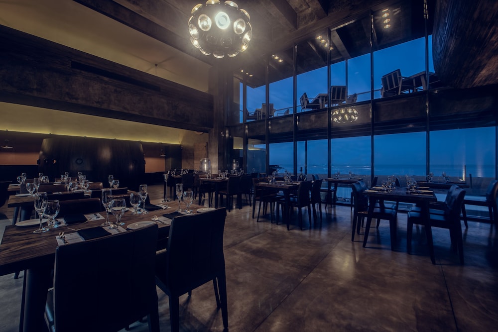 Pledge Scape in Negombo | Best Rates & Deals on Orbitz