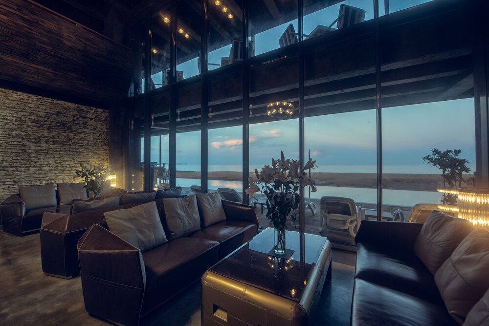 Pledge Scape in Negombo | Best Rates & Deals on Orbitz