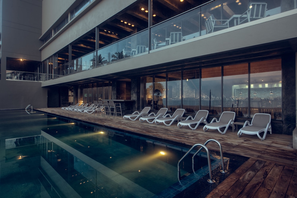 Pledge Scape in Negombo | Best Rates & Deals on Orbitz