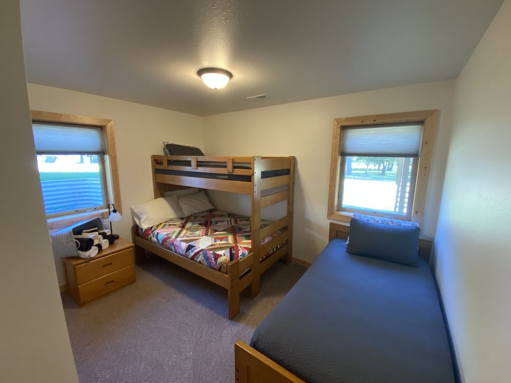 NeSoDak Lake View Lodge on Lake Enemy Swim Reviews, Deals & Photos 2026 ...