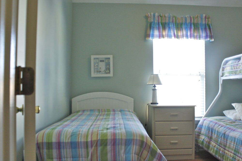 Gorgeous home perfect for large groups and only steps to the beach ...