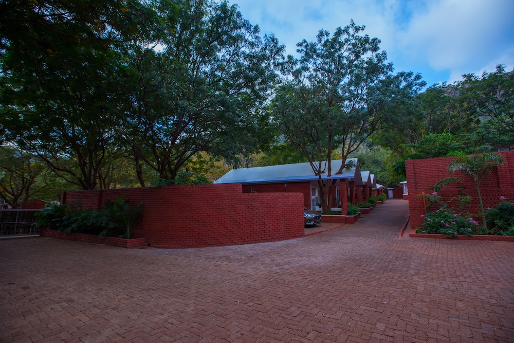 Wonder Mountain Valley Resort, Sandur: Room Prices & Reviews | Travelocity