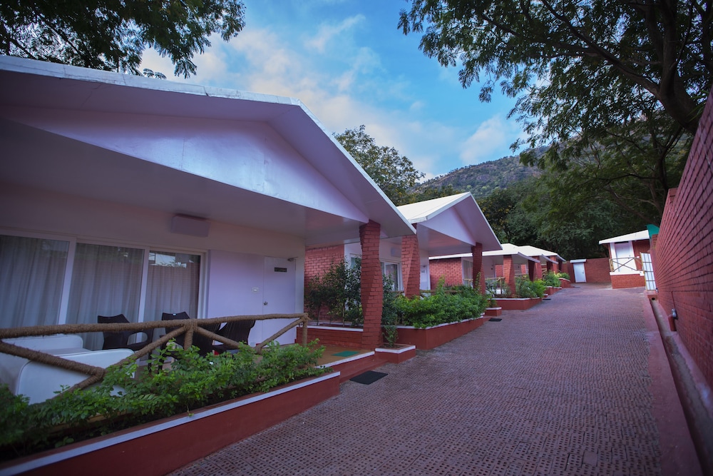 Wonder Mountain Valley Resort, Sandur: Room Prices & Reviews | Travelocity