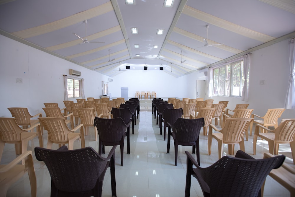 Wonder Mountain Valley Resort, Sandur: Room Prices & Reviews | Travelocity