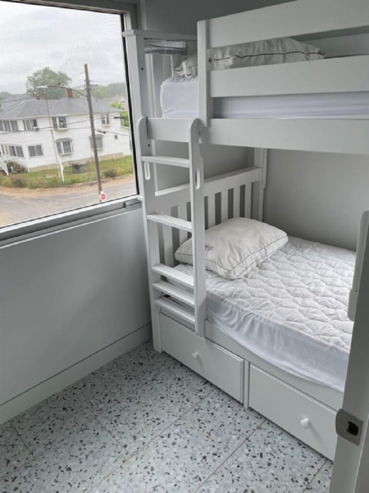 2Bdr Beachfront; 11B second floor, Old Colony Beach , CT - Old Lyme | Vrbo