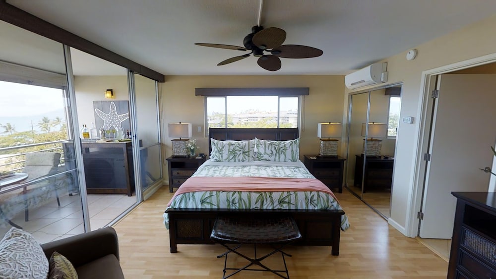 LOOKING FOR A LUXURY CONDO WITH FAB VIEWS? THIS IS IT! Located in Hotel ...