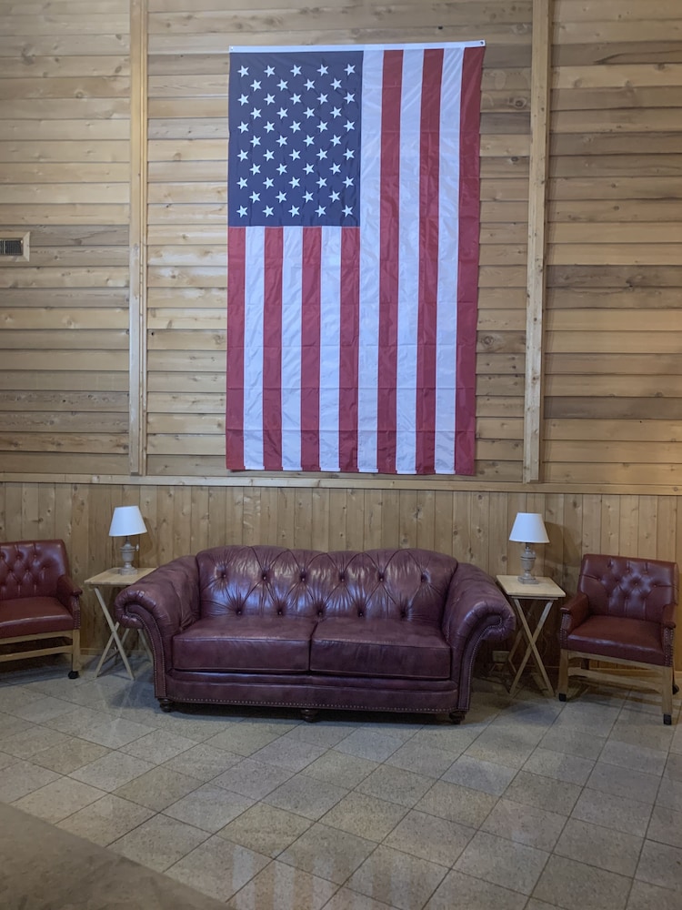 CLUBHOUSE LAKE HOME! GameRm-Sauna-Ping Pong-PoolTable-Foosball-Deck-Bar ...