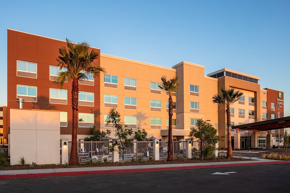 Holiday Inn Express & Suites Moreno Valley - Riverside, an IHG Hotel in ...