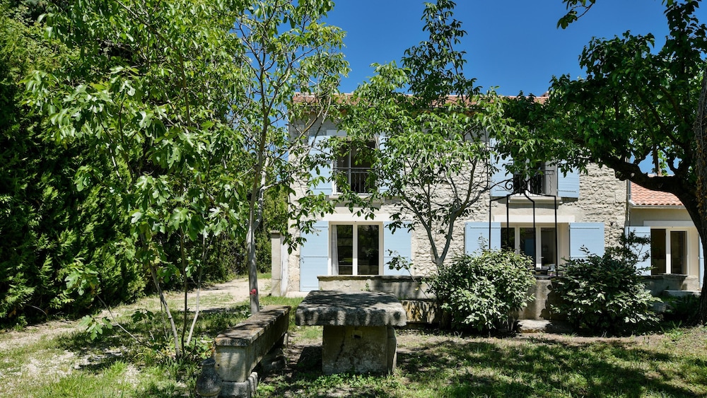 Mas 19éme St Remy Provence Heated swimming pool Air-conditioned rooms ...