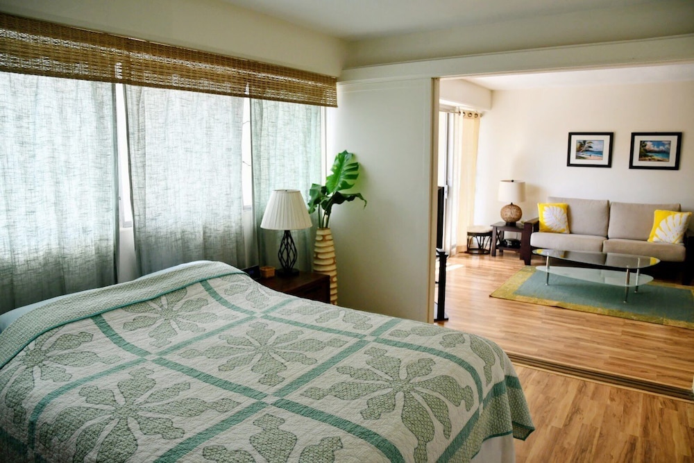 Royal Aloha 2 Bedroom Vacation Rental - Sleeps 4. FREE PARKING ...