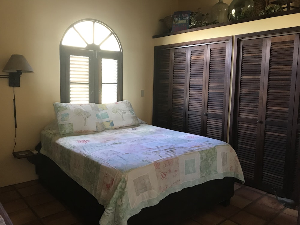 TreeTops!! RedHook!! Great Location, View, Pool!! Perfect for 2-4 ...