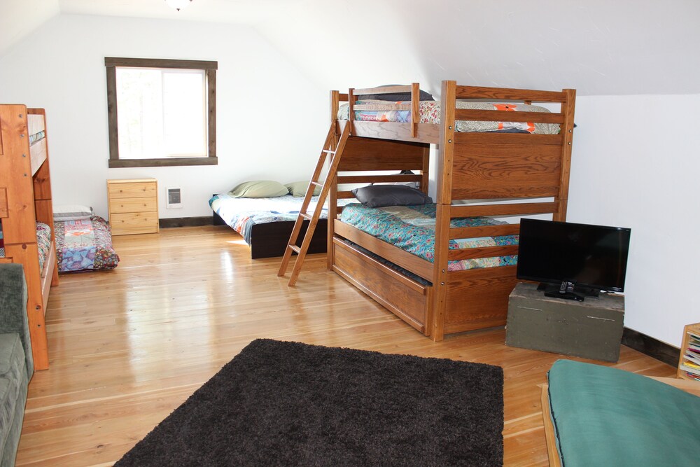 Beautiful timber frame Finley Point home, lake frontage. High speed ...