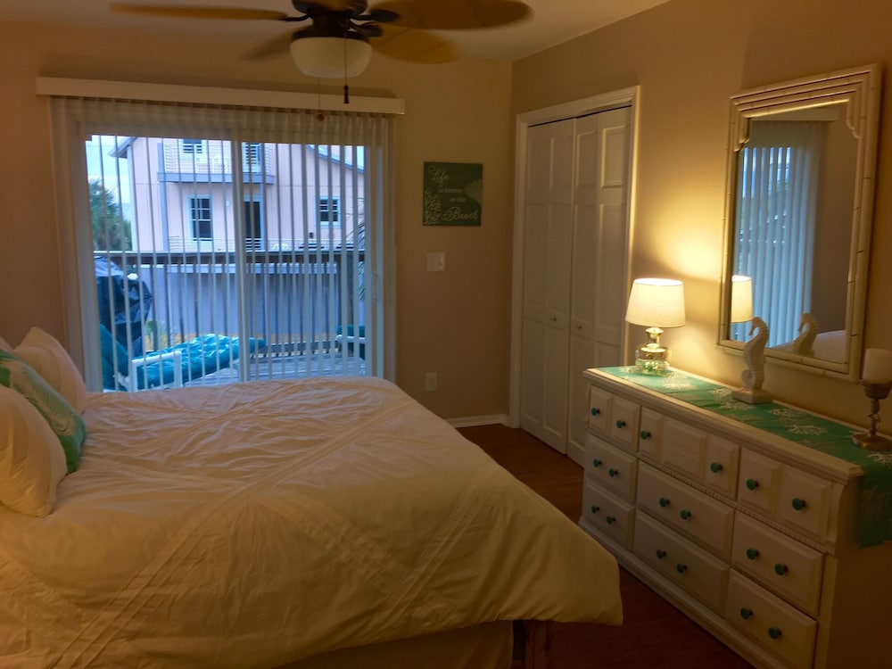 Adorable Seaside Escape! Pet And Family Friendly! LICENSE # RRDP ...