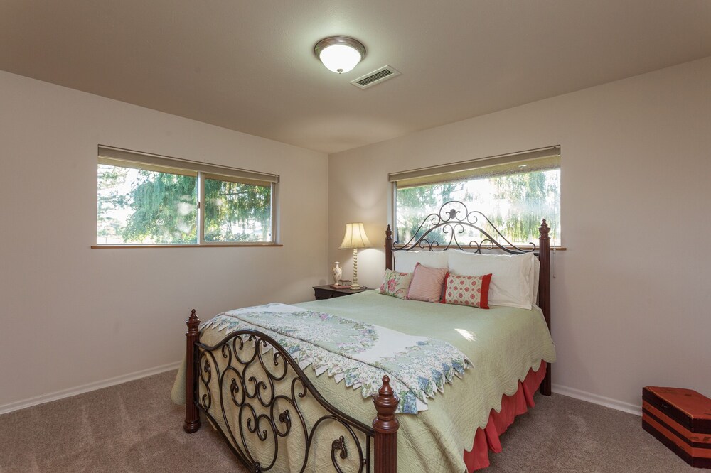 Riverfront Ranch House in Wine Country - Prosser | Vrbo