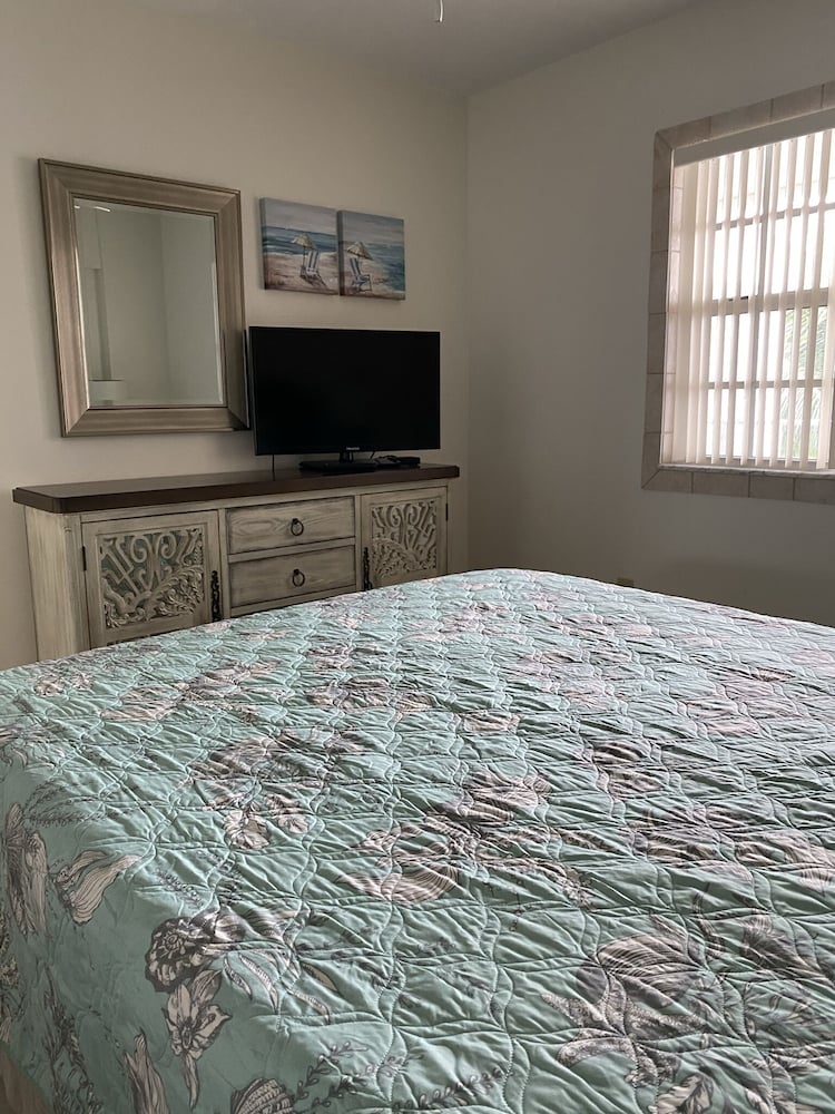 BLUE / GREEN PARADISE WITH A PRIVATE BEACH!!! - Tavernier | Stayz