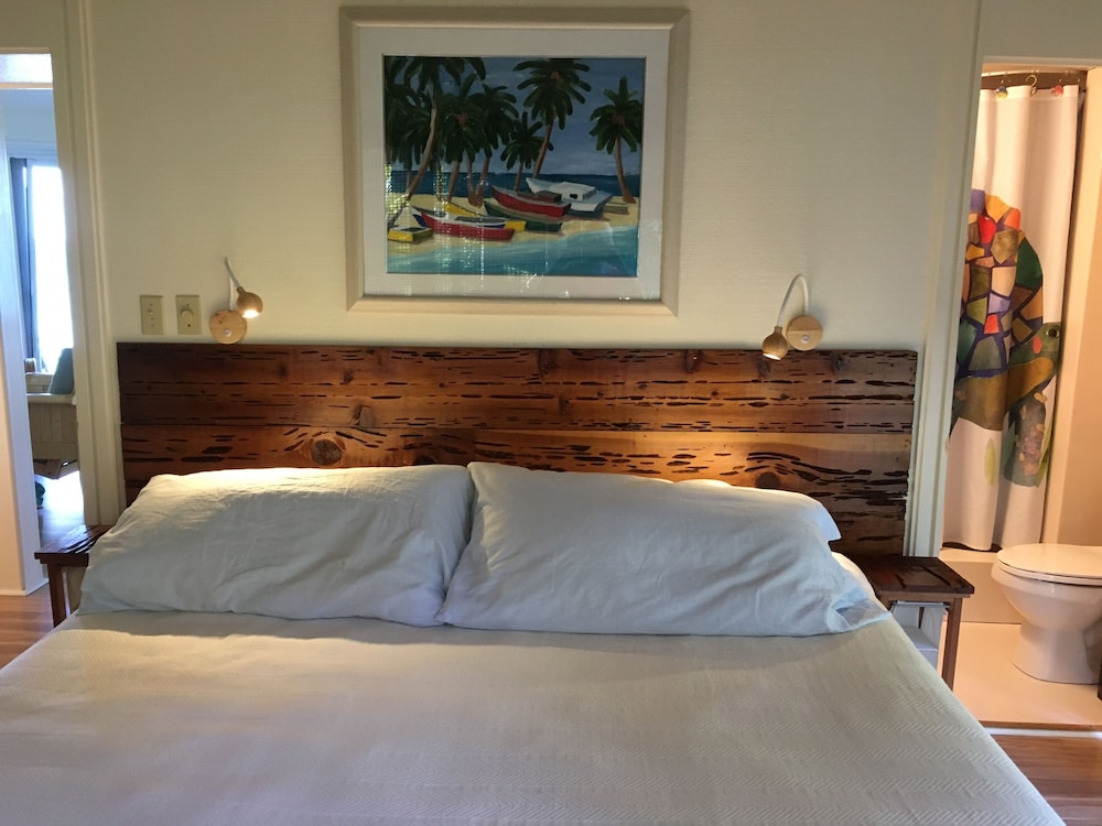 Coco Nut Tree House is nestled in Tropical Foliage on Crystal Clear Sea ...