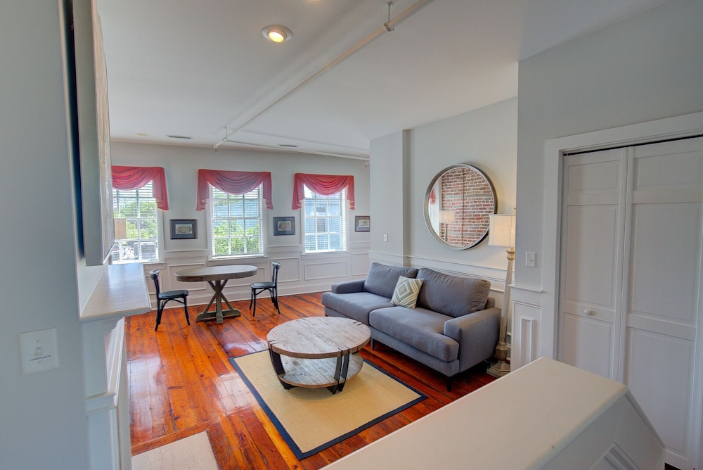 The Carolina-Where Luxury And Location Meet-Heart Of Historic District ...