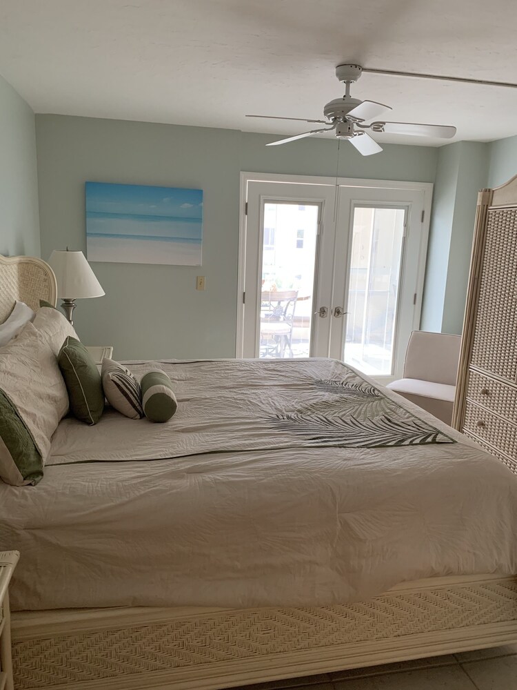 World-Class Oceanfront Resort at Siesta Key Beach - Siesta Key | Vrbo
