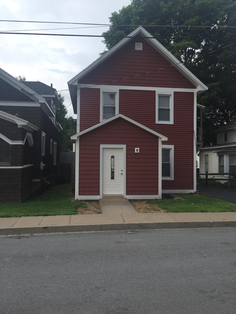 1st Class Rentals 2 Bedroom 2nd Floor Apartment - Oneonta | Vrbo