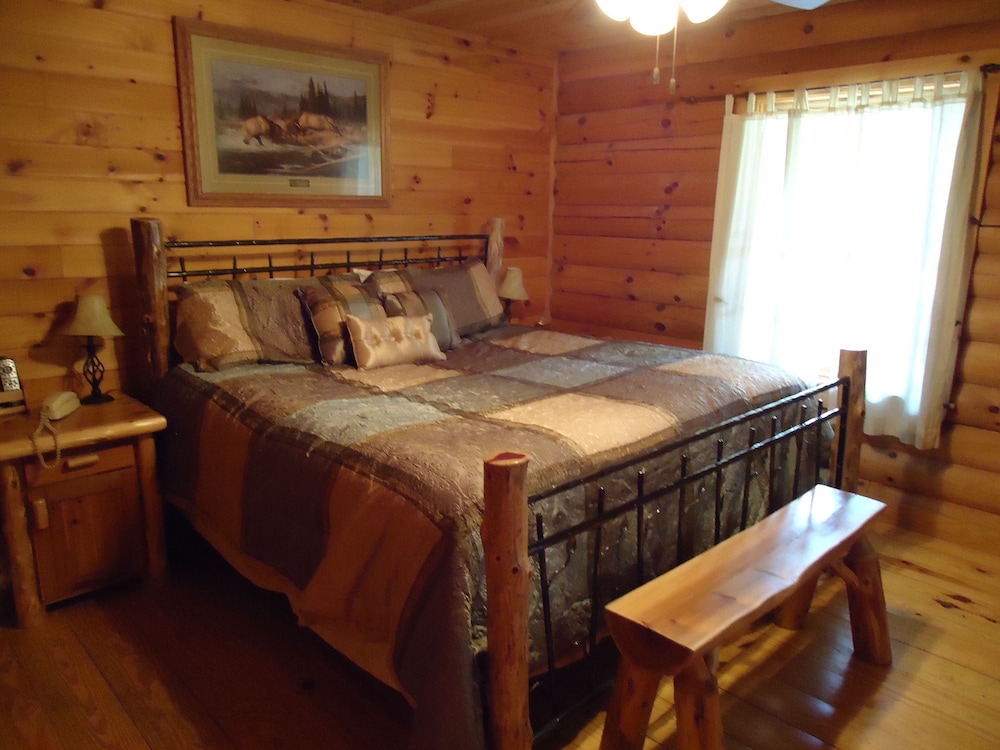 Elk Ridge Ranch ~ Luxury Log Lodge ~ 5 Plus Bedrooms ~ 3 Fire Places ...