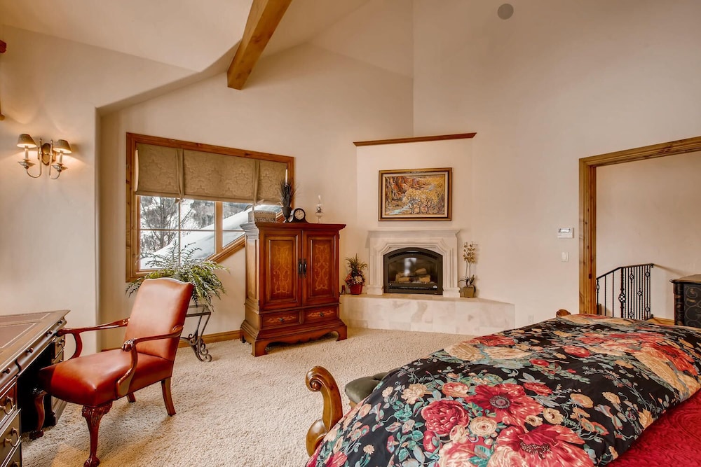 Spacious and bright get-away with amazing views of Vail Valley - Vail ...