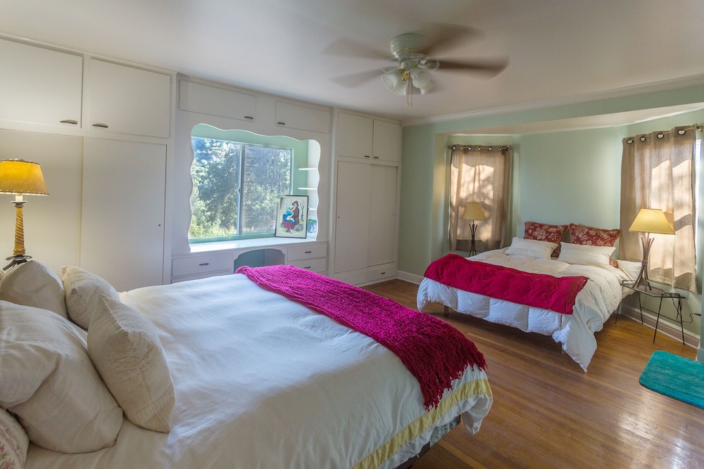 JULIAN COUNTRY FARMHOUSE ON 55 BEAUTIFUL ACRES - BRAND NEW SPA-TRAILS ...