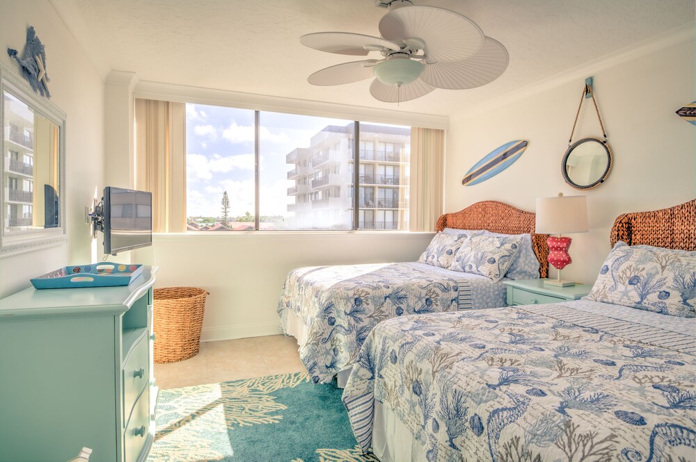 Newly Renovated 4th Floor Condo Directly Across For The Siesta Key ...