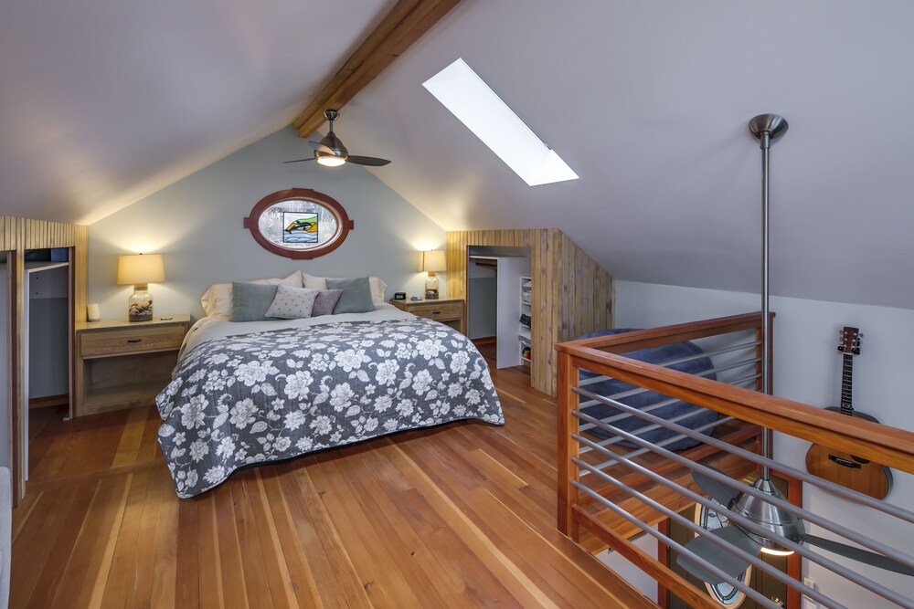 Waterfront Romantic Chuckanut Bay Cottage with Beach - Whatcom County ...