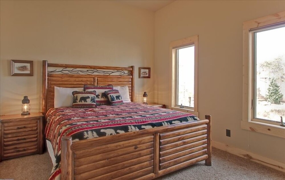 Spacious with private hot tub and King size beds and en-suites ...