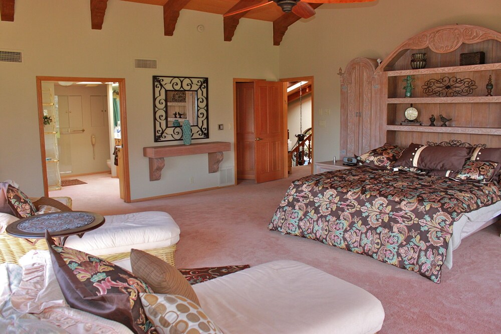 Cliffside DECK!! This House Has An Amazing Deck Overlooking Sedona ...