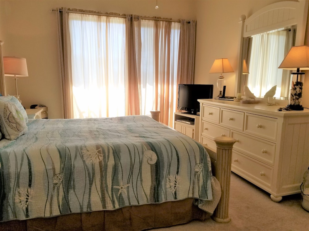 Siesta Key Townhome across from Pristine Sand & Blue Waters 2b/2b king ...