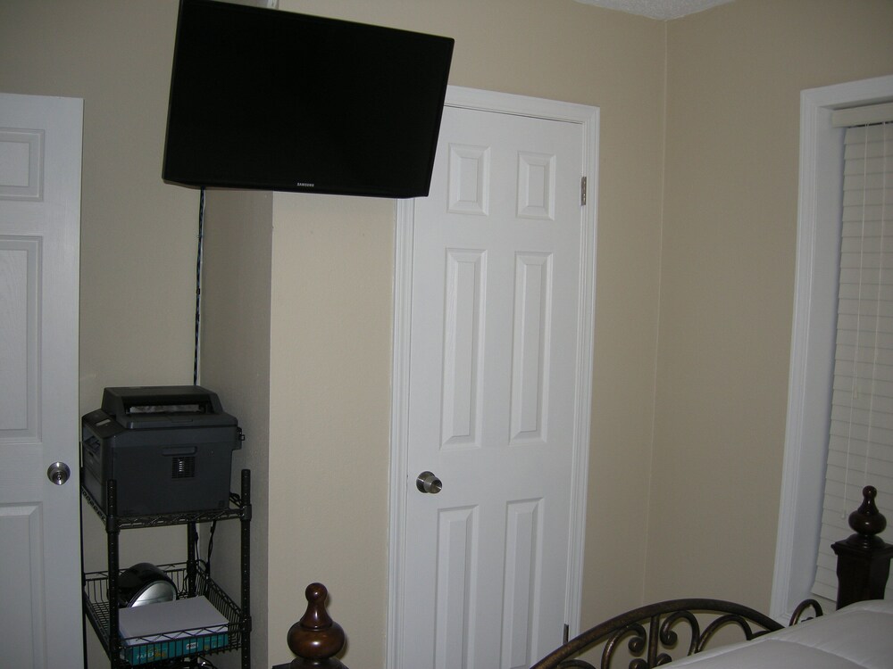 Mountain Cabin, 4 Bedrooms, 2 Baths, Near Golf Course & 5 Minutes To ...