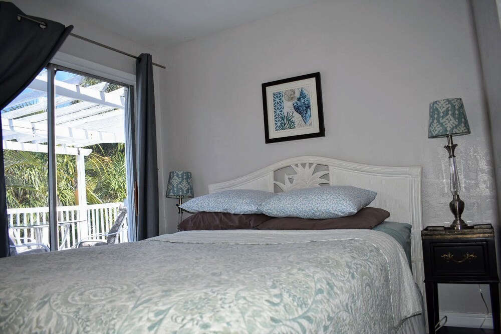 Casey Key 2-Bed Dockside Bay View with Beach Access - Casey Key | Vrbo