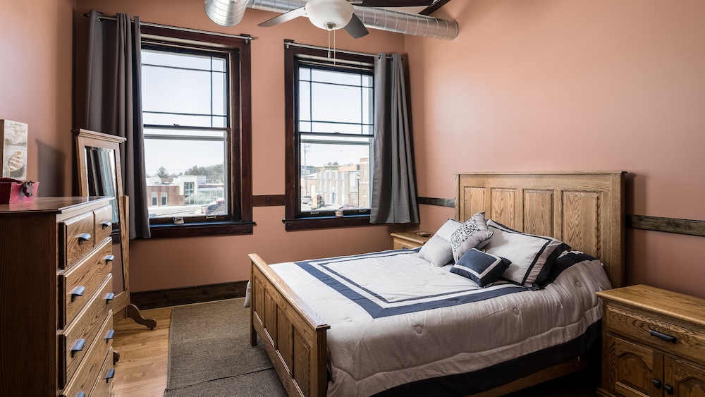 Main Street Lodge - Viroqua | Vrbo