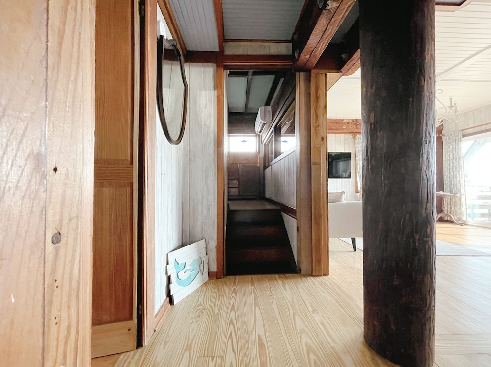 Direct Oceanfront Artist Haven Absolute Beachfront Retreat | Artist ...