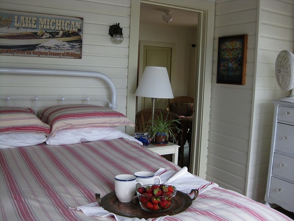 Macatawa Waterfront by 'Big Red' / Cottage Living for 2 - Macatawa | Vrbo