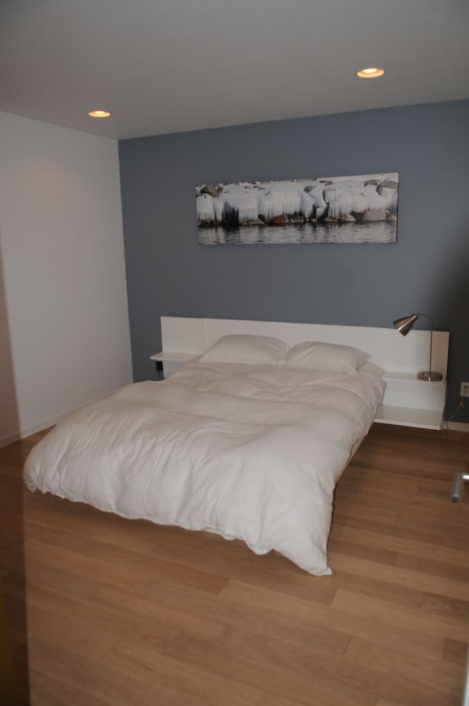 Modern North Shore Lakefront with Whole House Generator, Buoy and ...