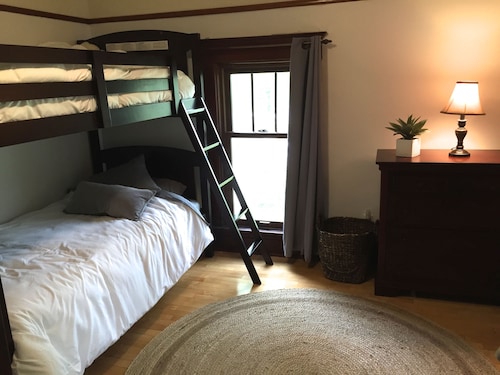 Gracious 5-bedroom Home In Downtown Stevens Point - Stevens Point, WI