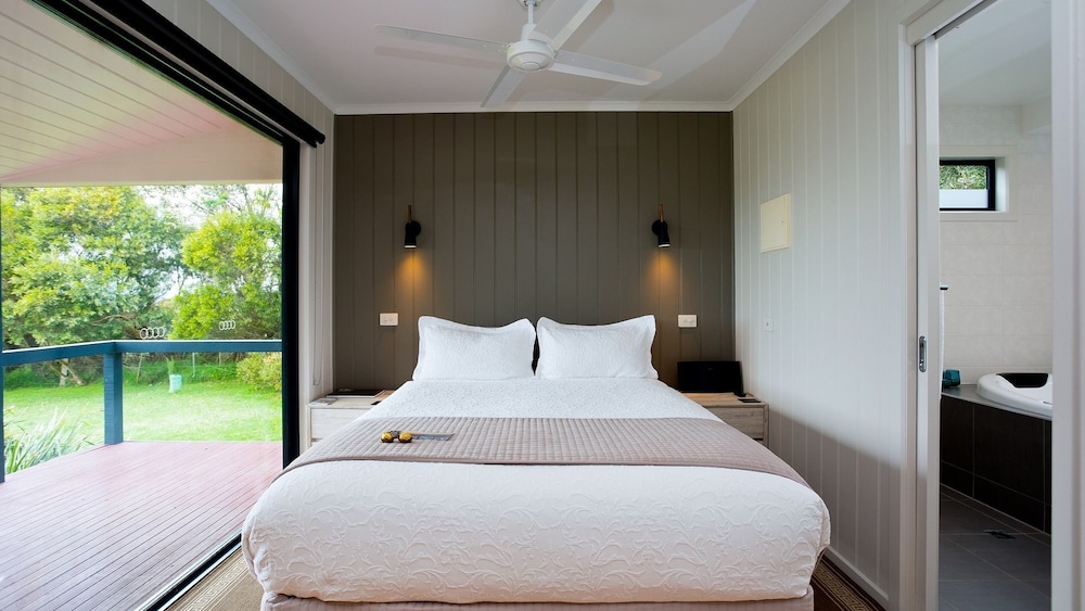 Coastal View Cabins Deluxe Spa Cabins, Wilsons Promontory - Yanakie | Stayz