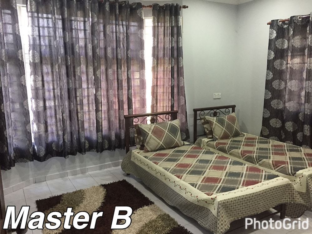 Heza Villa - 6 Rooms Private Event Bungalow - Taman Abu Zarim | Vrbo