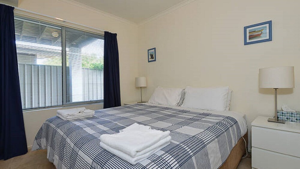 VICTOR BEACH HOUSE - Seafront on exclusive Encounter Bay @ Victor ...
