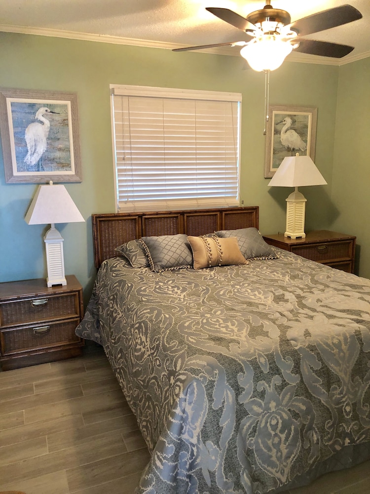 Oceanfront 3 bed/bath condo--Seamaster-- in Garden City Beach with pool ...